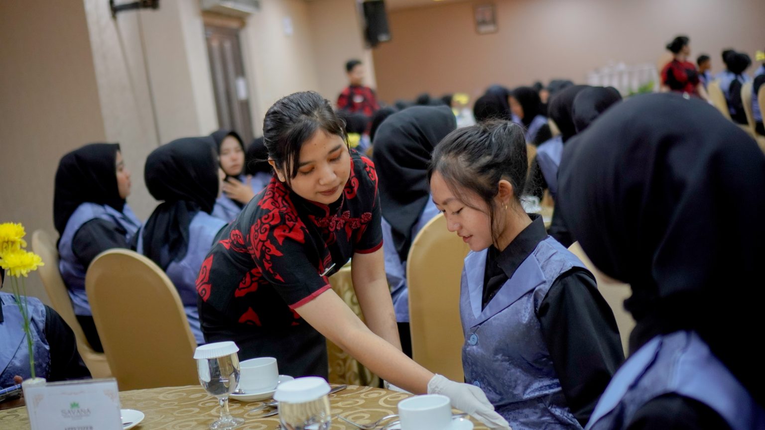 Table Manner, Seni Makan Yang Perlu Dikuasai – Hotel Savana